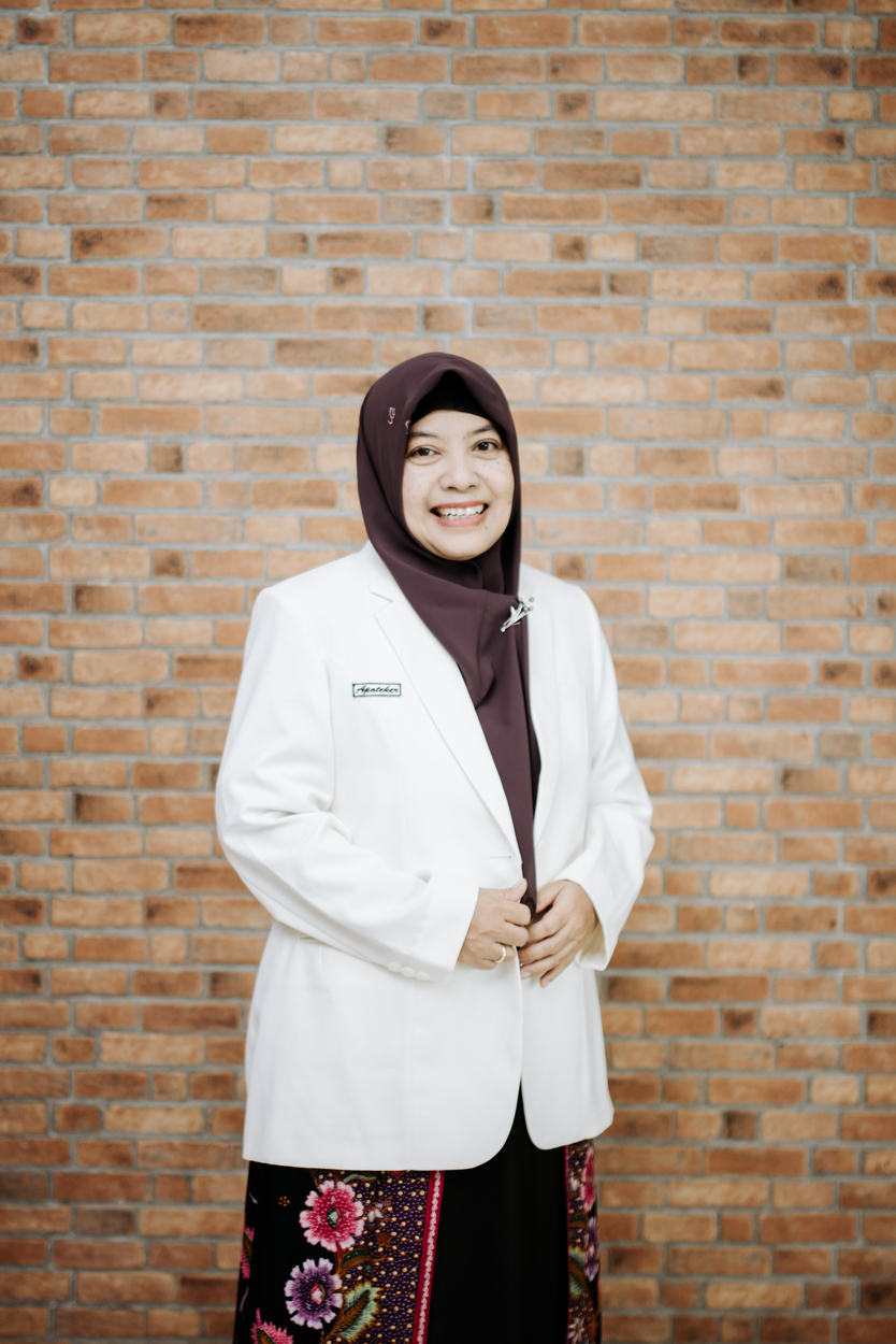 Dosen, Laboran, dan Karyawan - Program Studi Farmasi UMM